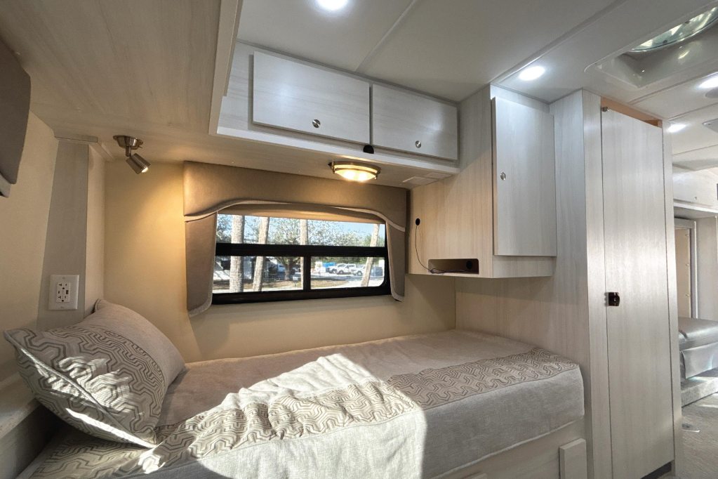 Platinum II 241XL – Coach House RV