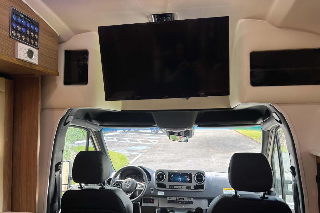 Platinum II 241XL – Coach House RV